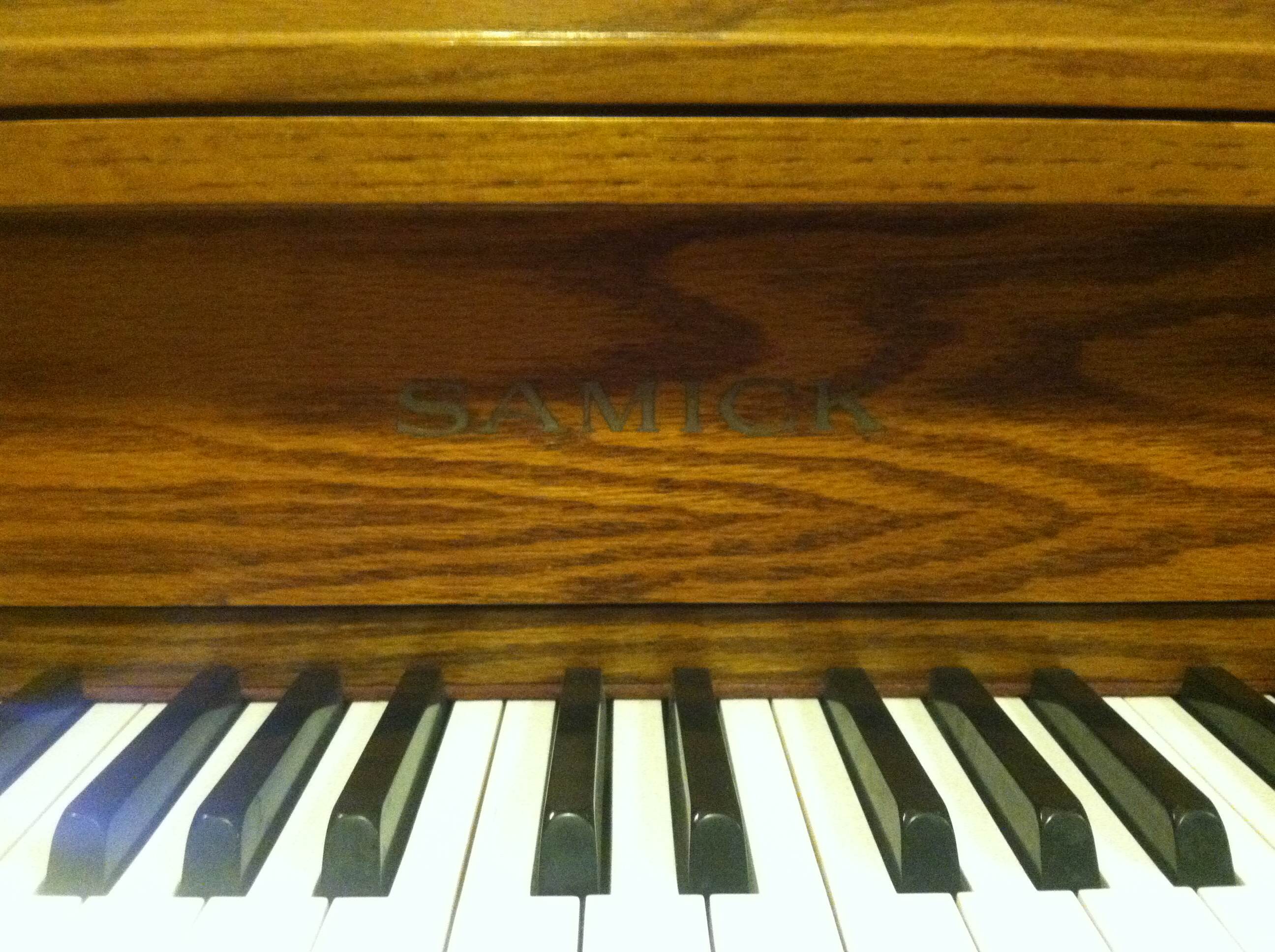Samick Console Upright » Vienna Piano